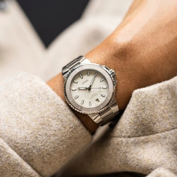 Aquis Date - 01 733 7792 4151-07 8 19 05P | Oris